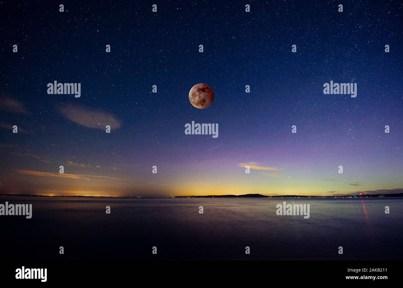 Lune orange Banque de photographies et d’images à haute résolution - Alamy
