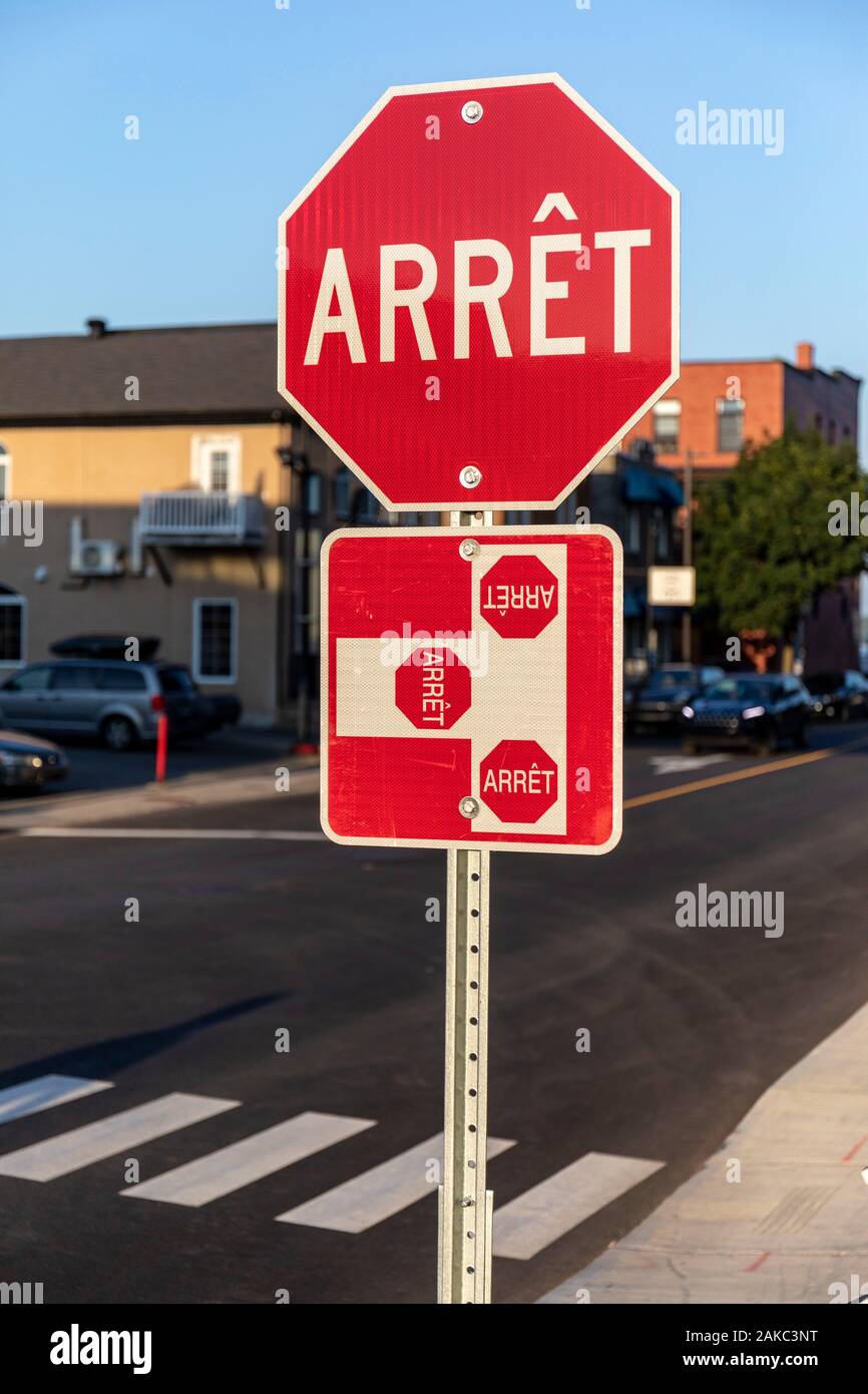 Quebec roadsign Banque de photographies et d’images à haute résolution ...