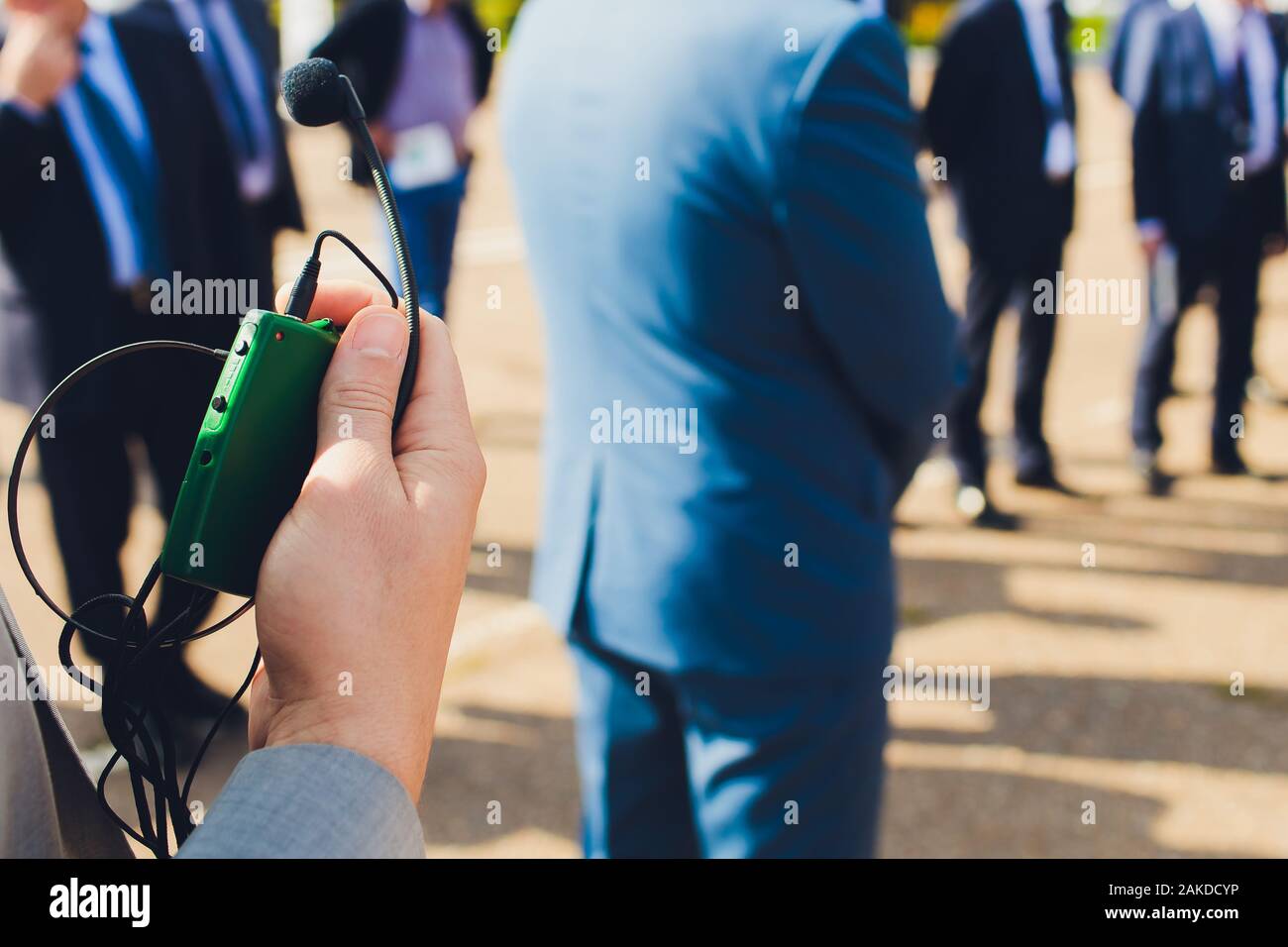 Simultaneous translation headphones Banque de photographies et d’images ...