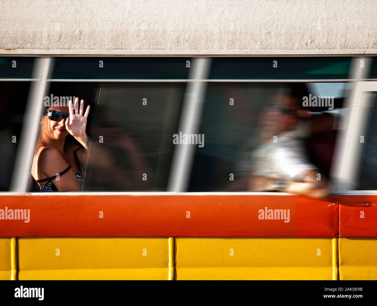 Passager qui s'est enfourrée à bord du célèbre vieux bus de Malte ...