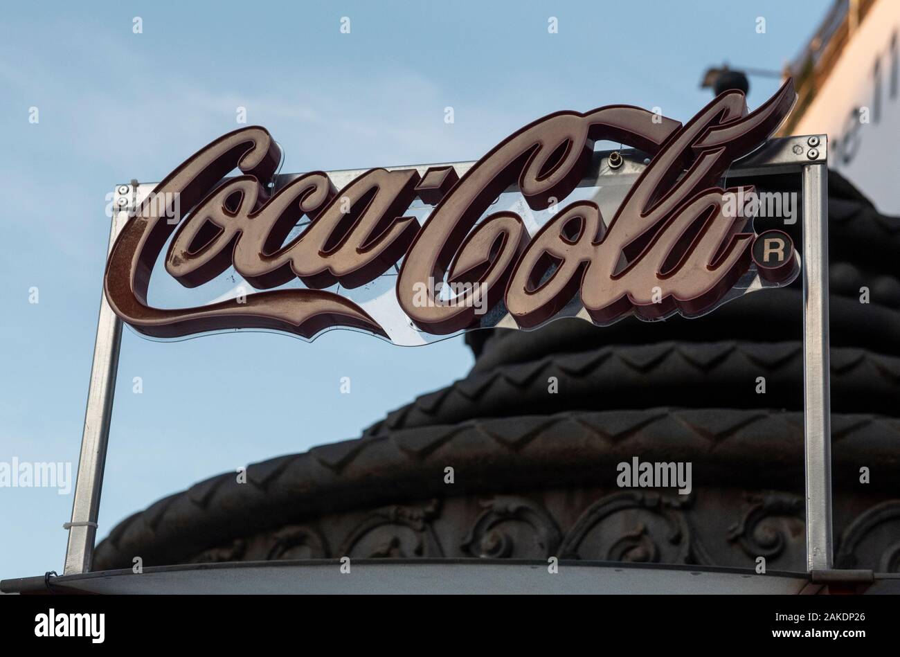 La marque de boisson américaine Coca-Cola logo affiché en Espagne Photo ...