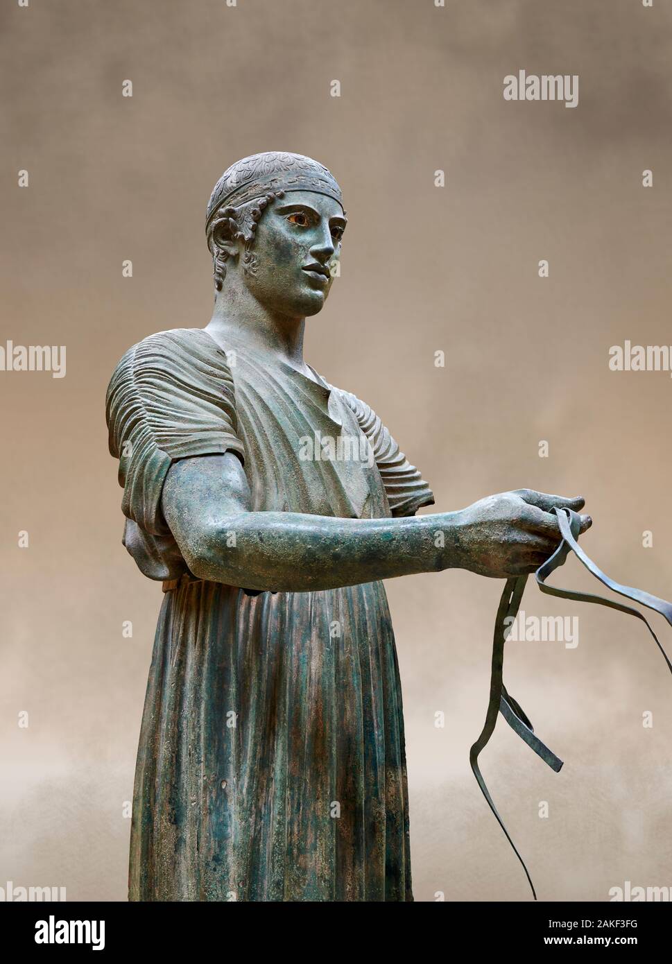 Grec ancien style sévère sculpture en bronze d'un conducteur de char ...