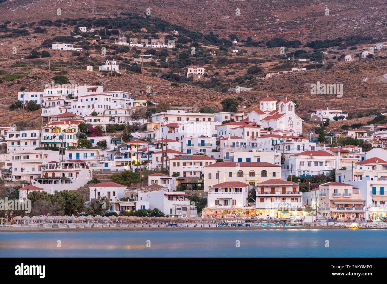 La Grèce, l'archipel des Cyclades, l'île d'Andros Batsi est la principale station balnéaire sur ...