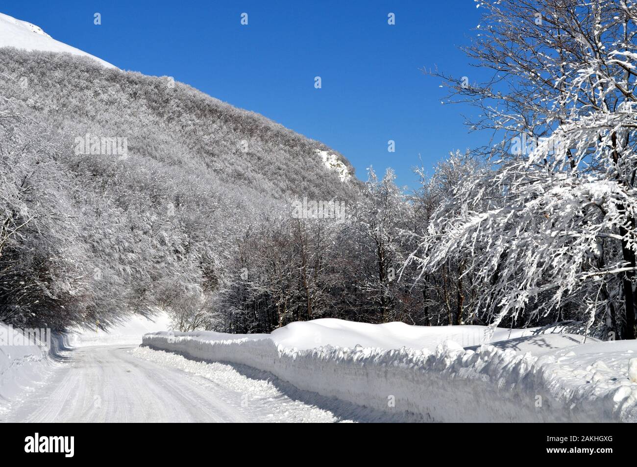 Montagnes des apennins Banque de photographies et d’images à haute ...
