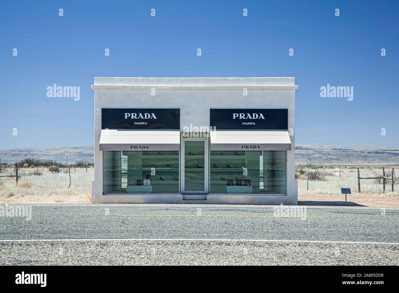 Prada marfa Banque de photographies et d’images à haute résolution - Alamy