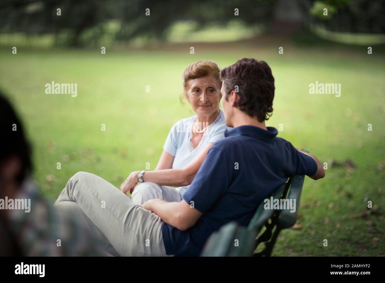 Avis Dune Mère Et Son Fils Dans Une Conversation Photo Stock Alamy 5075