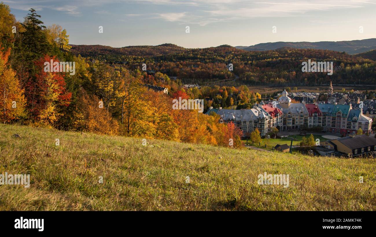 Village en automne Banque de photographies et d’images à haute ...