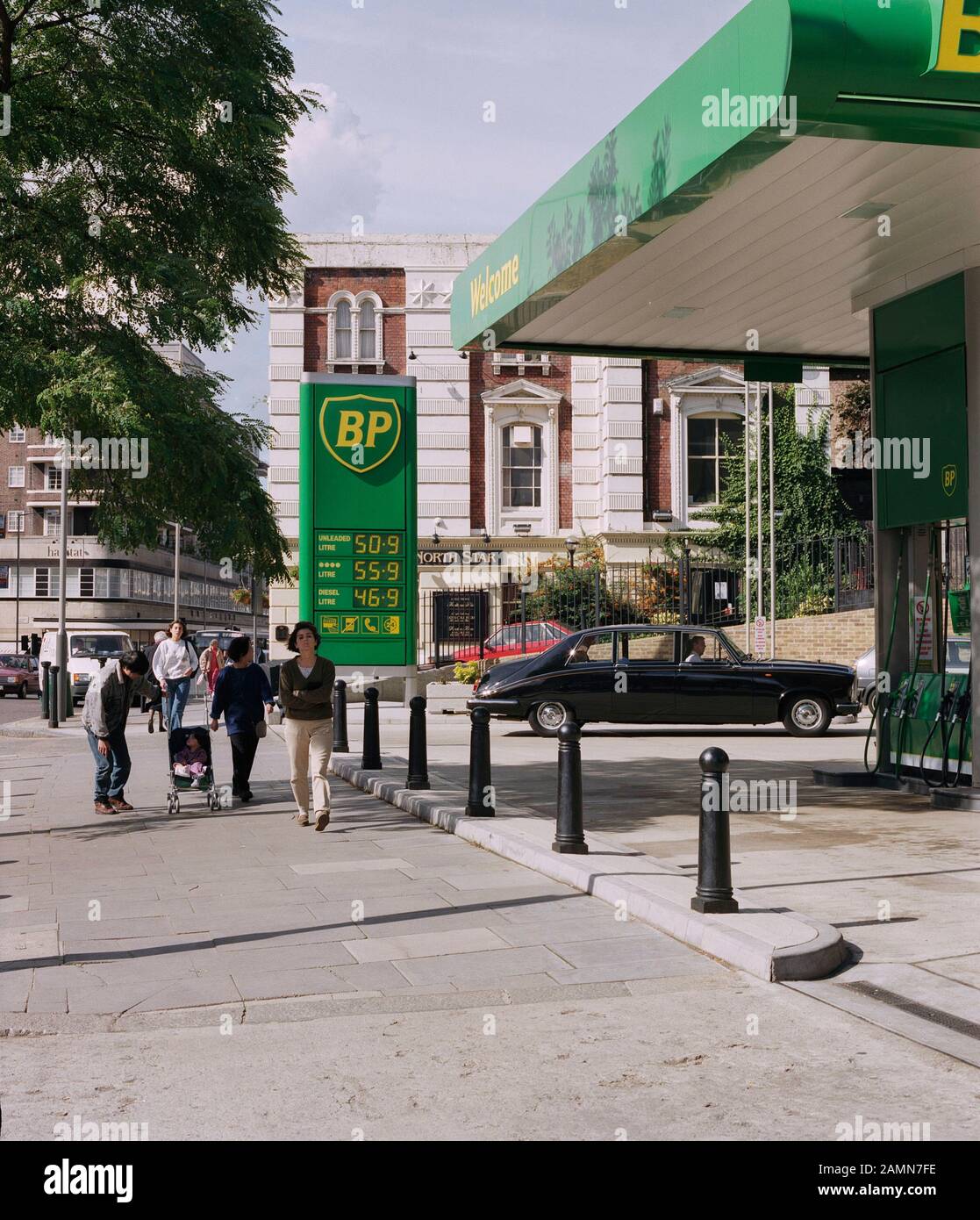 Station essence bp sur finchley road Banque de photographies et d ...