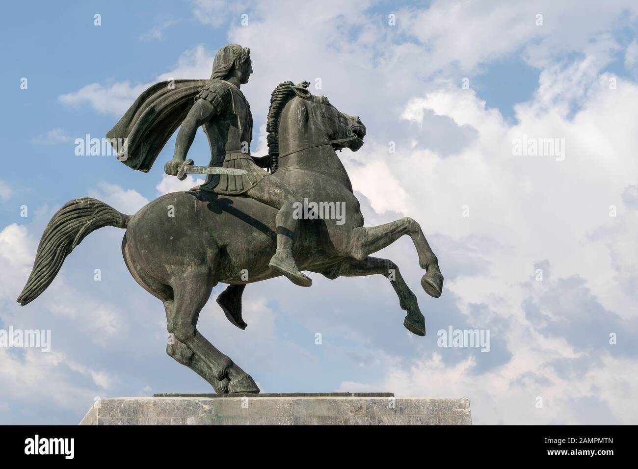 Statue d'Alexandre le Grand et son cheval Bucephalus, dans la ville de ...