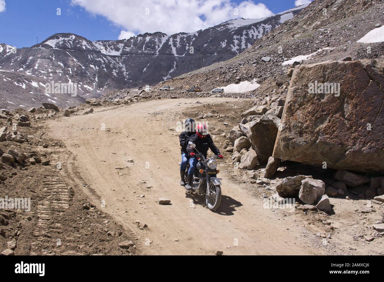 Khardung la pass highest motorable road Banque de photographies et d ...