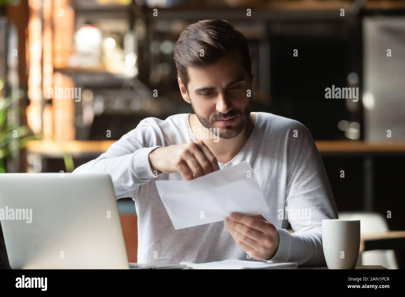 Lettre postale masculine Banque de photographies et d’images à haute résolution - Alamy