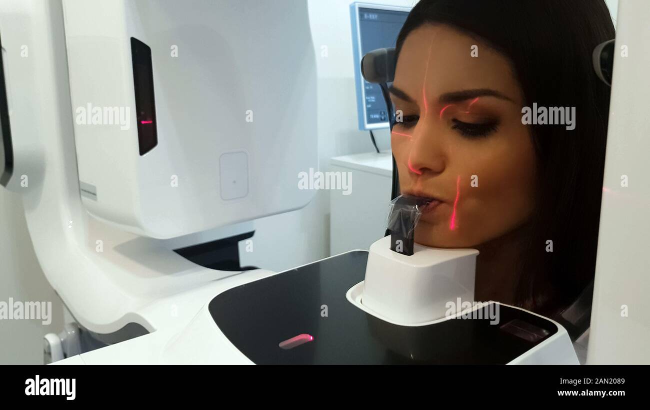 Ce patient dans x-ray machine professionnelle haut de gamme, la ...