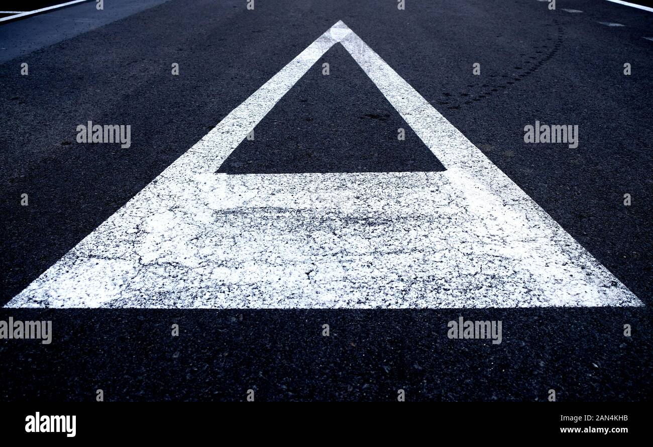 Panneau de signalisation triangulaire vide Banque de photographies et d ...