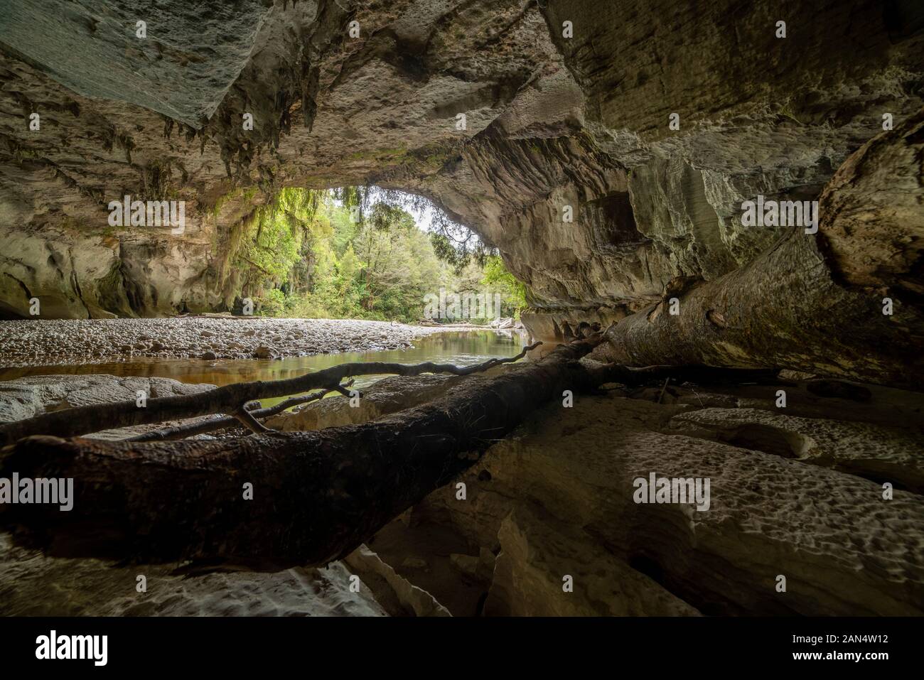 Moria gate arch Banque de photographies et d’images à haute résolution ...