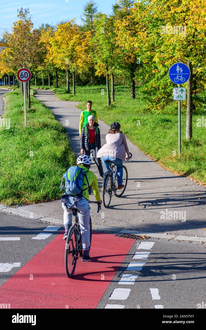 Les cyclistes du passage de la piste cyclable à un total combiné de ...