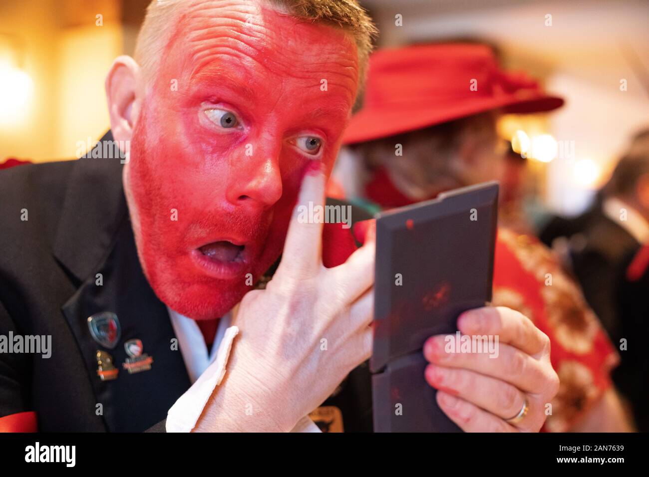 Raddling leurs visages Banque de photographies et d’images à haute ...