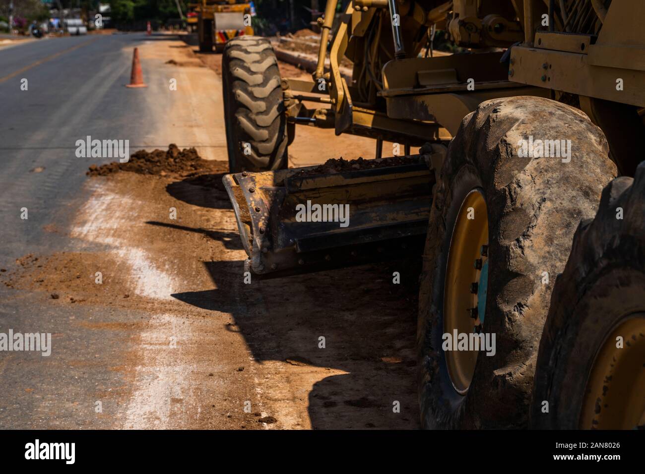 Détails de niveleuse est de travailler sur la construction de routes ...