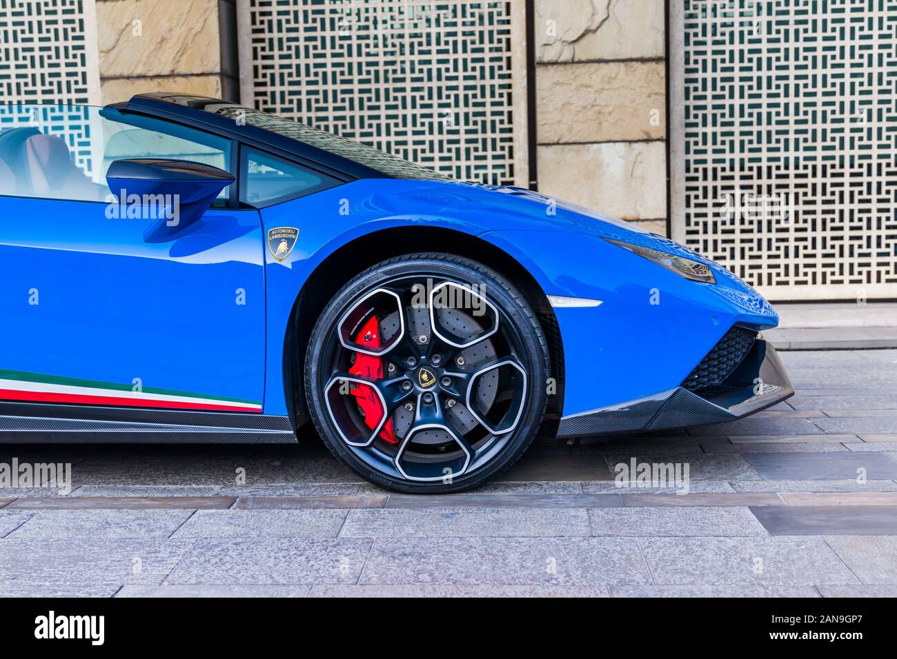 Lamborghini rouge fond blanc Banque de photographies et d’images à ...