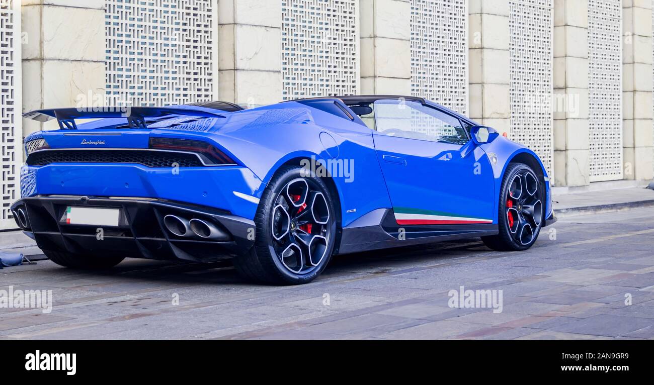 Lamborghini rouge fond blanc Banque de photographies et d’images à ...
