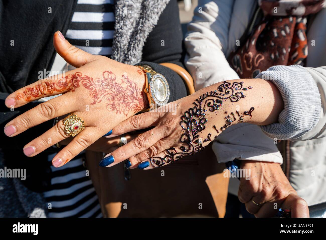 Mains henné maroc Banque de photographies et d’images à haute ...