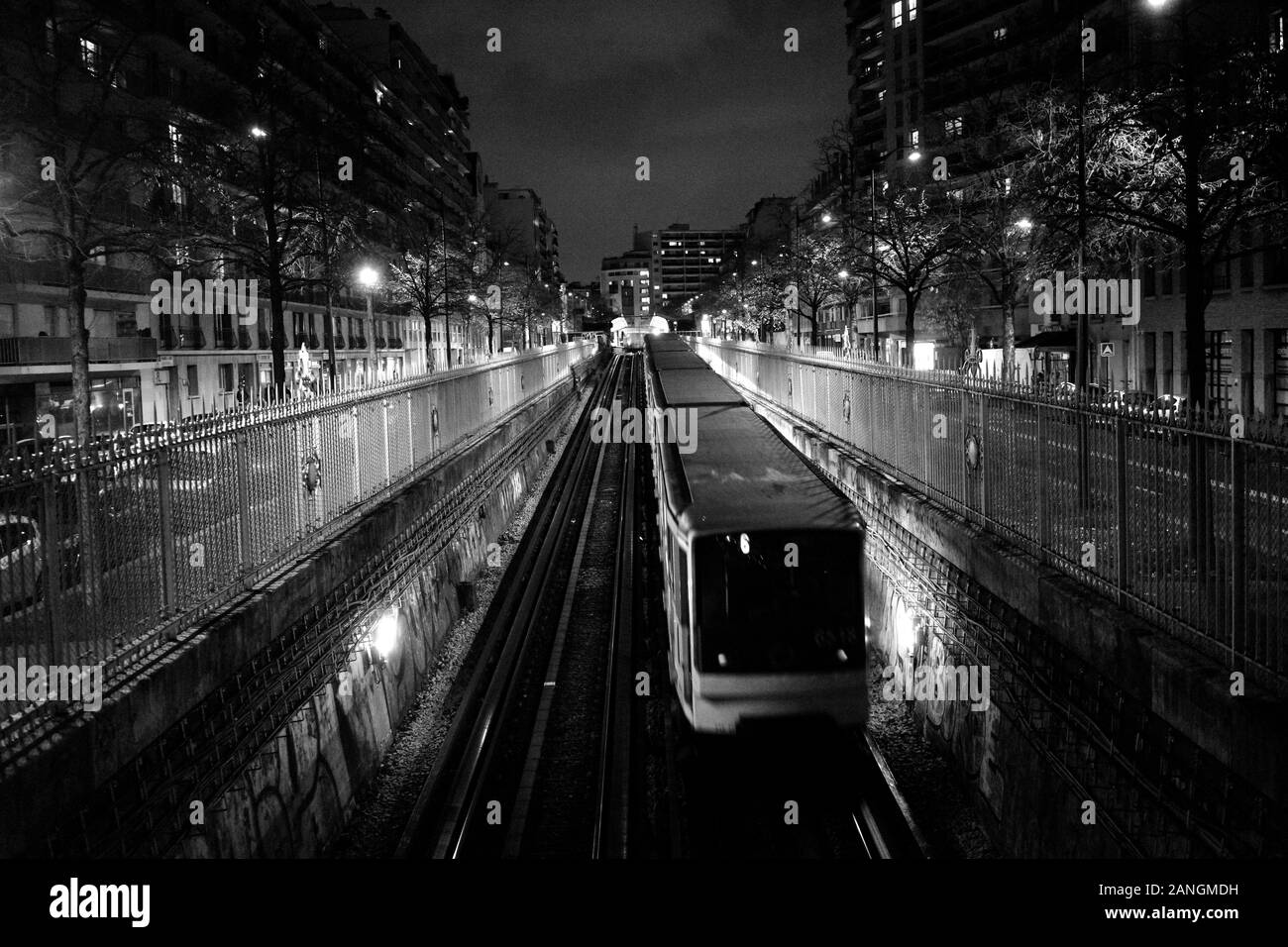 Paris ratp metro wagon Banque d'images noir et blanc - Alamy
