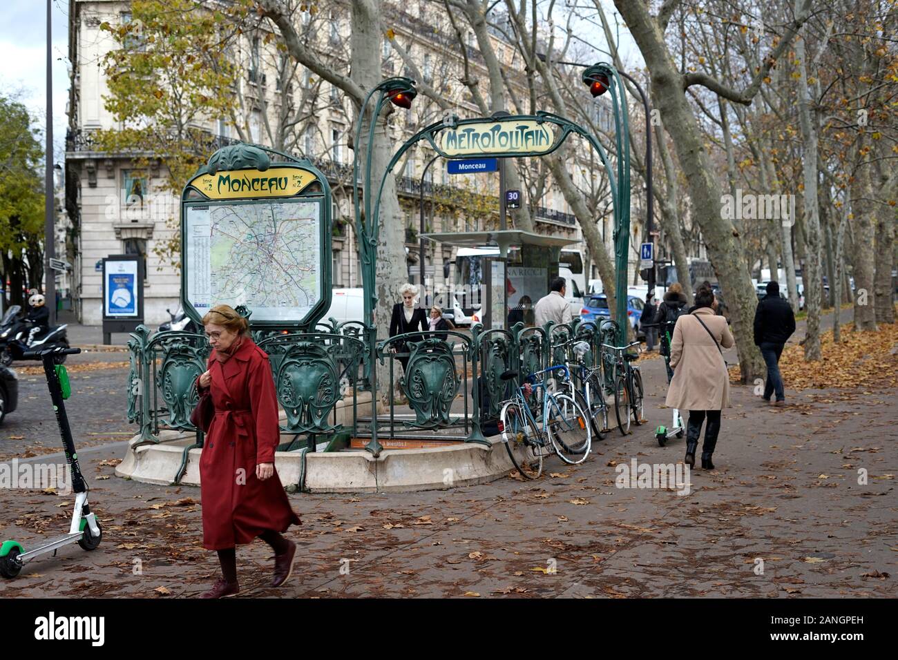 La station de métro GUIMARD MONCEAU BOULEVARD DE COURCELLES À PARIS ...