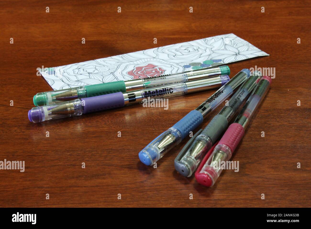 Coloration dans des stylos Banque de photographies et d’images à haute ...