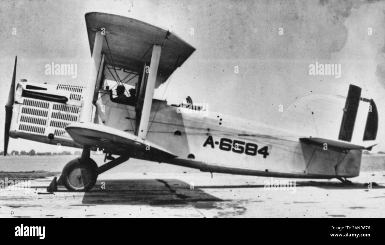 DOUGLAS DT-2 (BUNO UN-6584 info-lignes multilingues) construit par L.W ...