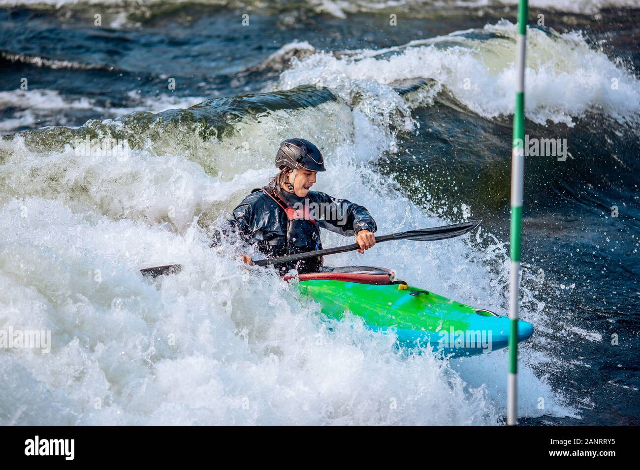 Casque de kayak Banque de photographies et d’images à haute résolution ...