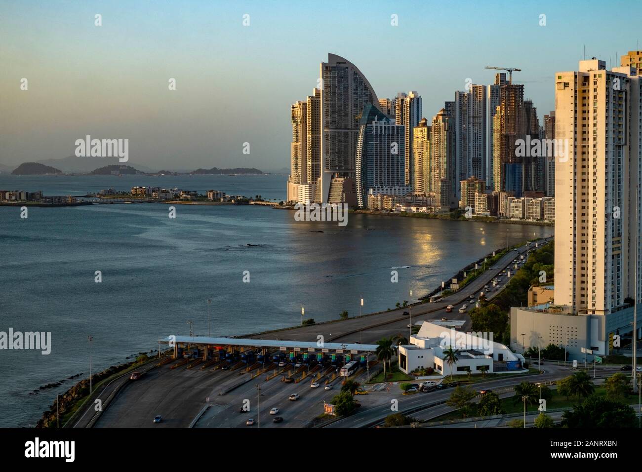 La ville de Panama, centre-ville et sur la baie de Panama, Panama ...