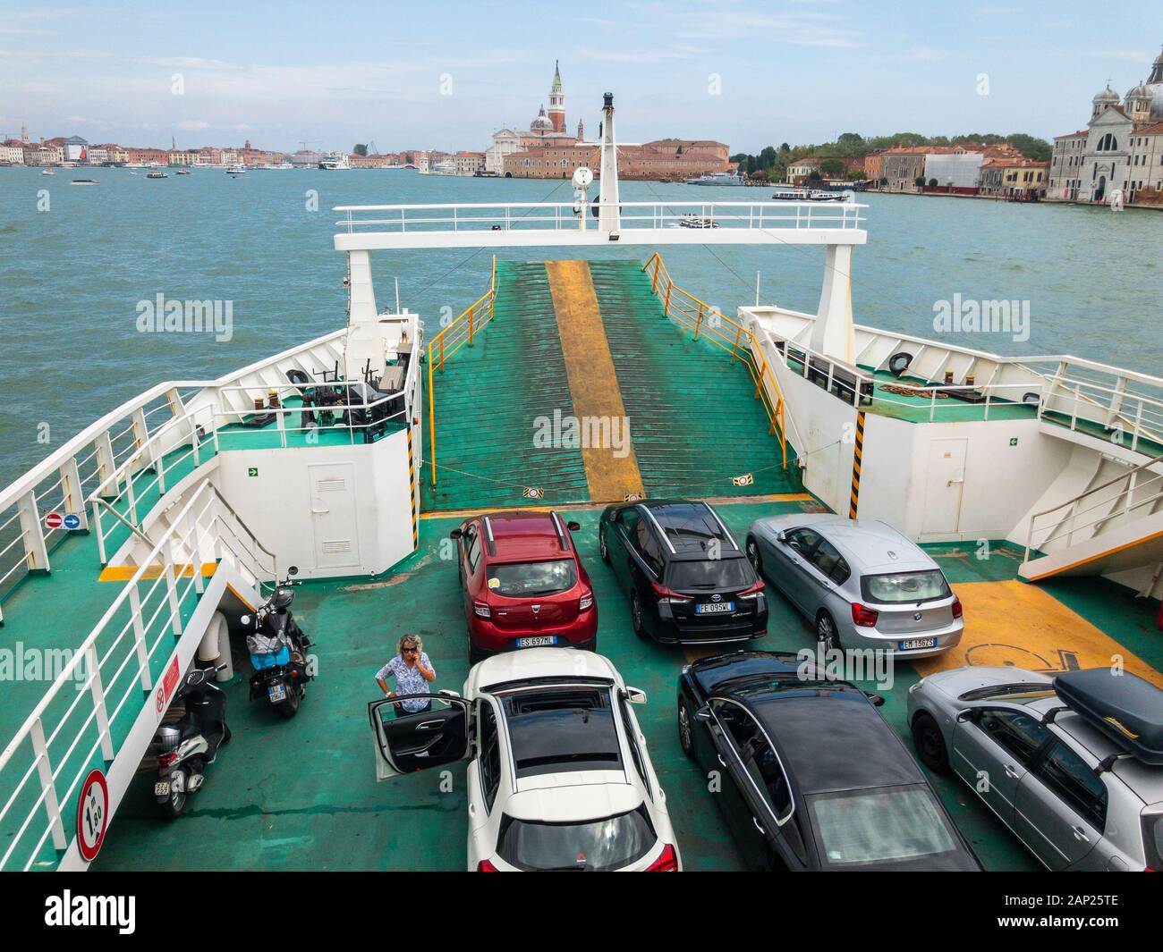 Paquebot De Croisière Entre Venise Banque De Photographies Et D Images