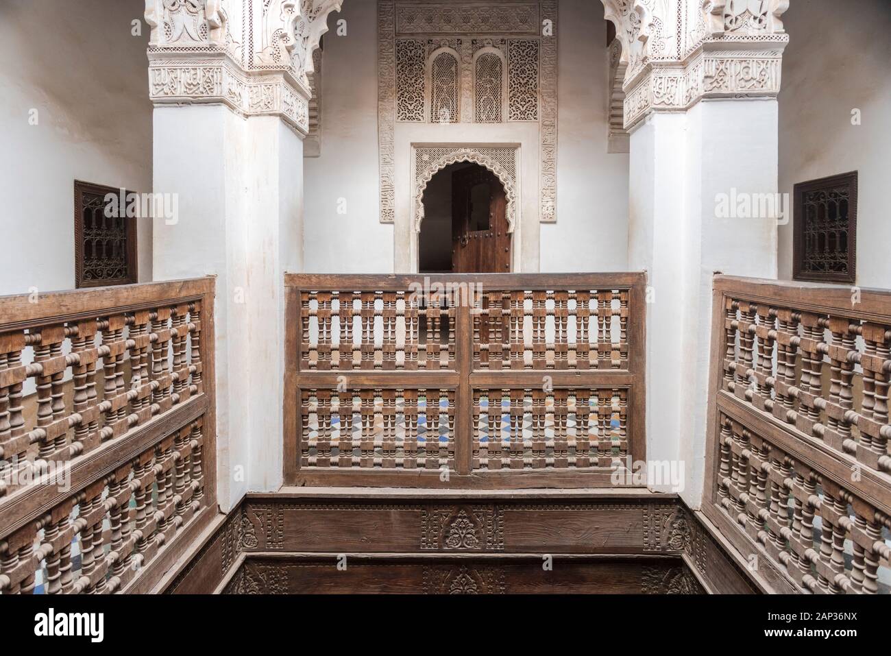 Détails de l'intérieur de l'école islamique Ben Youssef Madrasa à ...