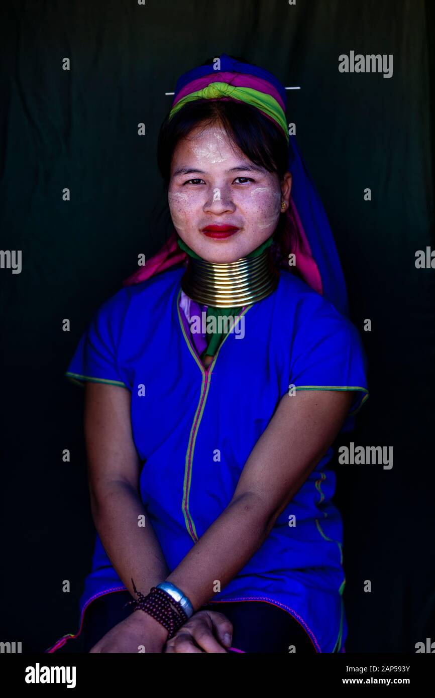 Femmes au long cou Banque de photographies et d’images à haute ...