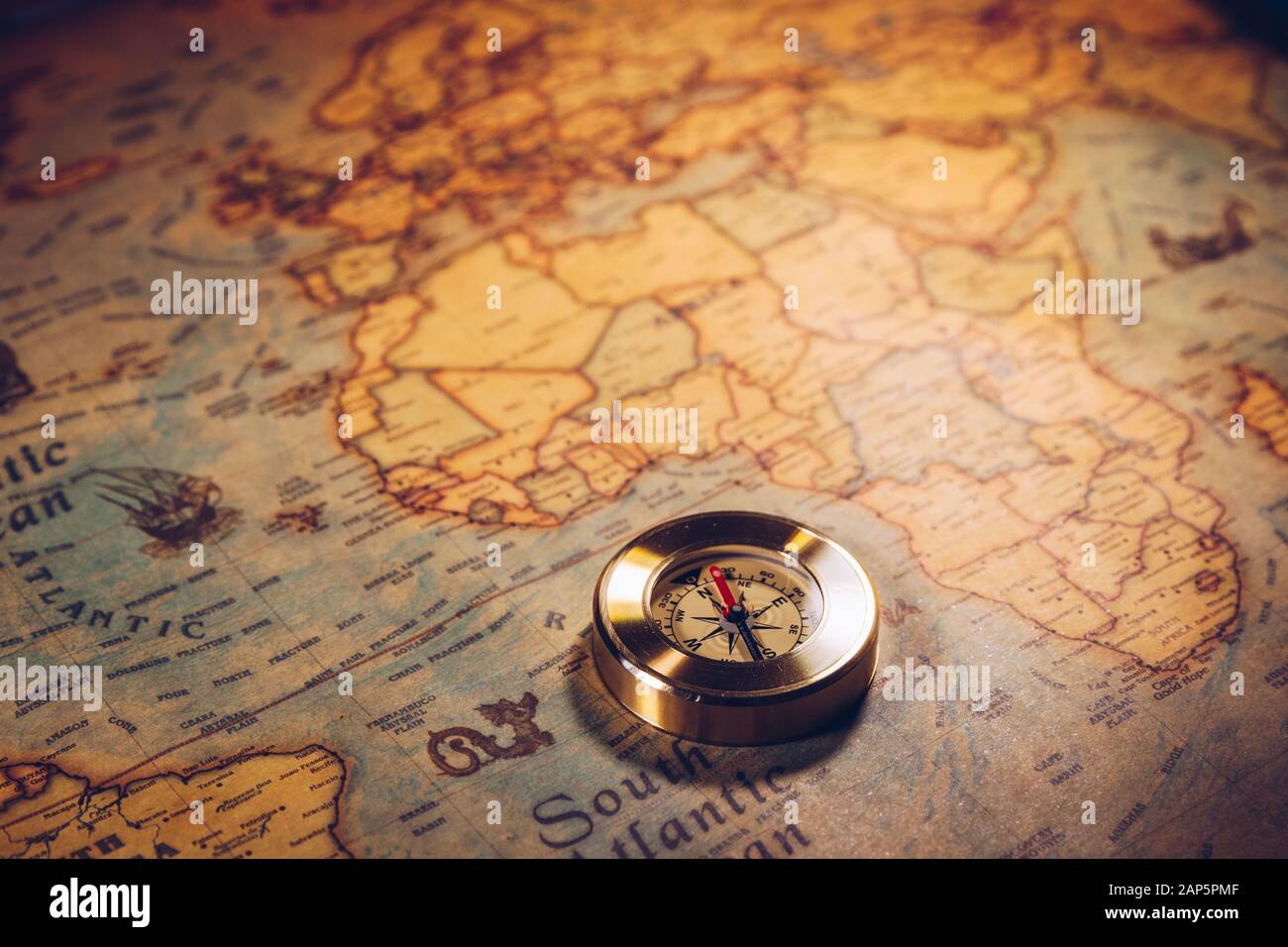 Carte du monde avec boussole Banque de photographies et d’images à ...