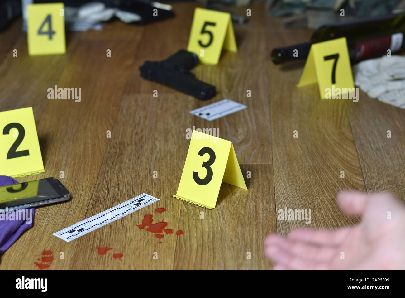 Crime scene ruler Banque de photographies et d’images à haute ...