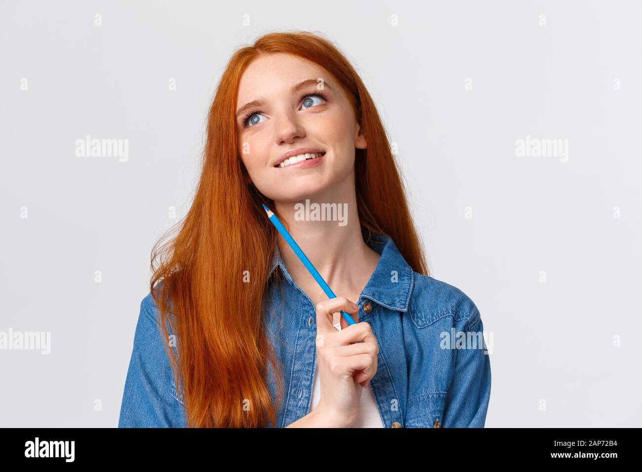 Femme rousse souriante dessin Banque de photographies et d’images à ...