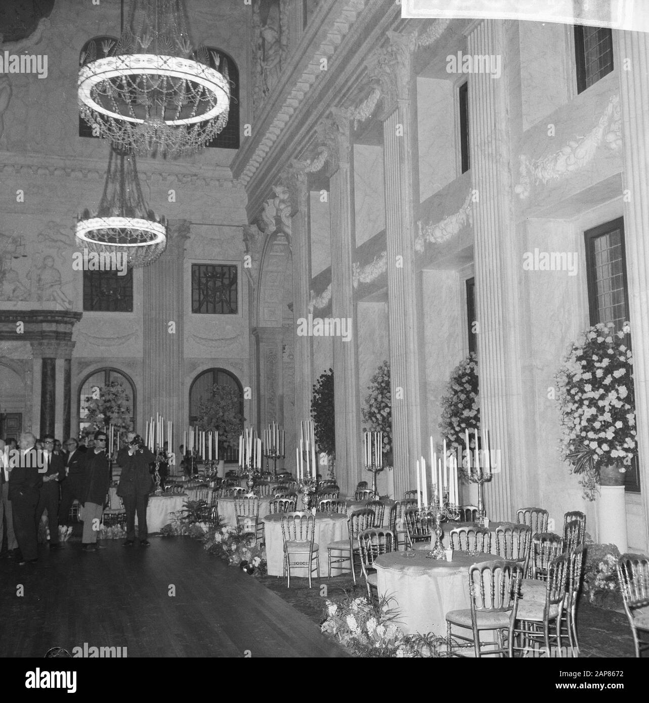 Salles de bal Banque d'images noir et blanc - Alamy