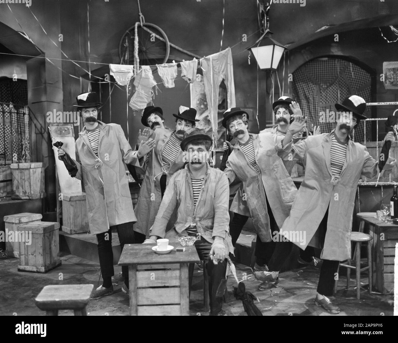 Tom manders Banque de photographies et d’images à haute résolution - Alamy