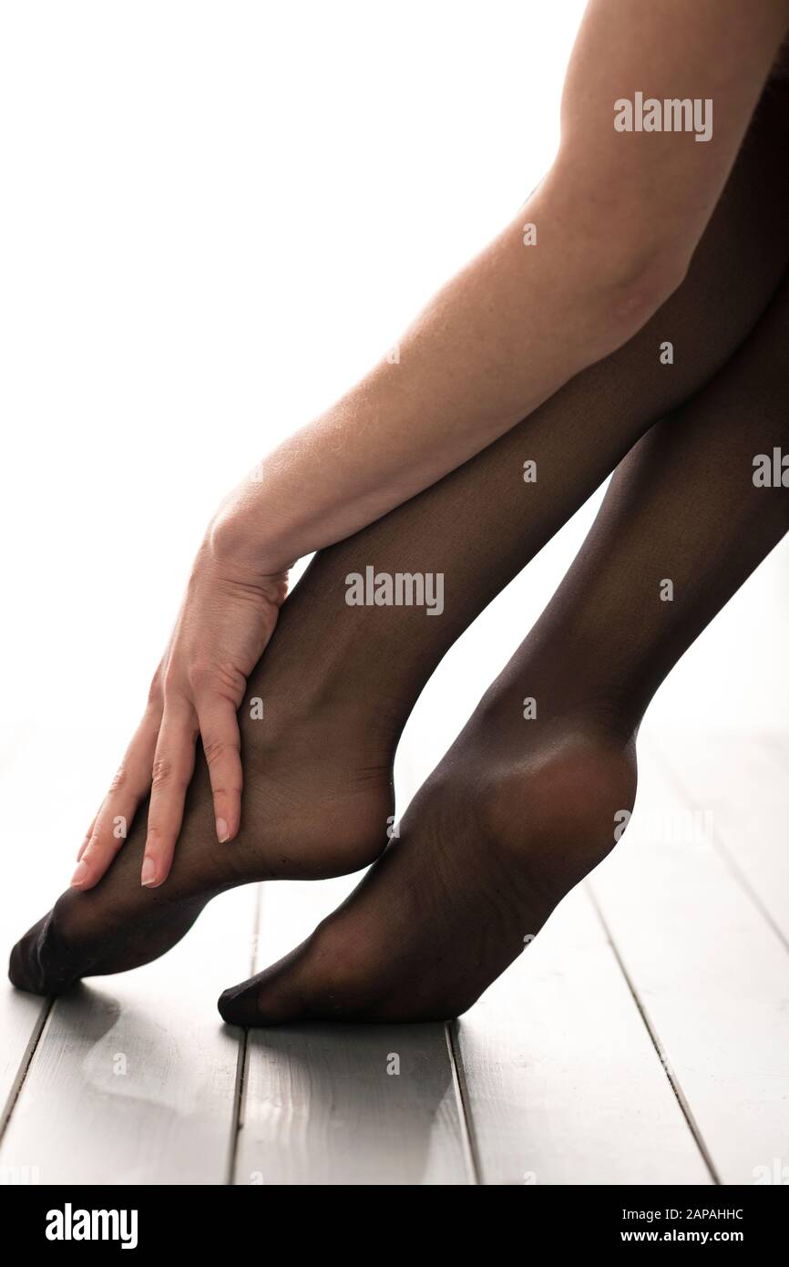 Pieds De Femme Nylon Banque De Photographies Et Dimages à Haute