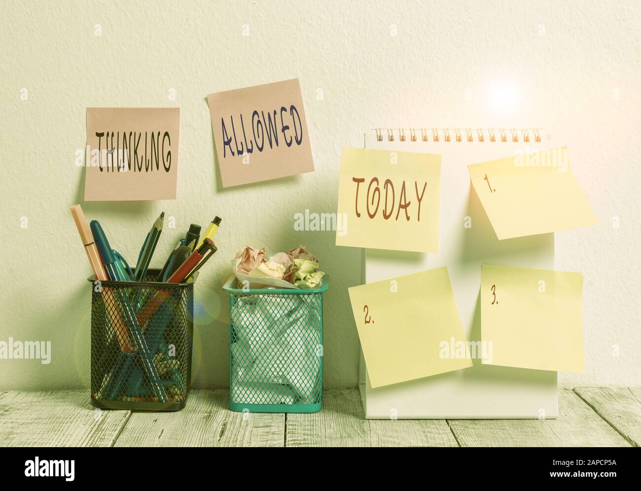 Mot écriture texte Pensée autorisé. Photo d'entreprise présentant ...