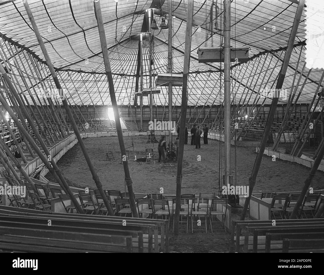 Circus althoff Banque d'images noir et blanc - Alamy