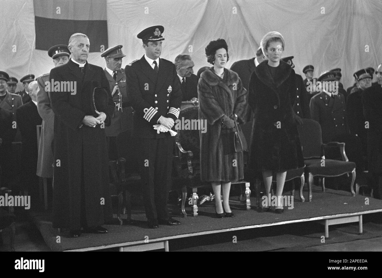 Paras belges de retour. Cardinal Suenens, Prince Albert, Reine Fabiola ...