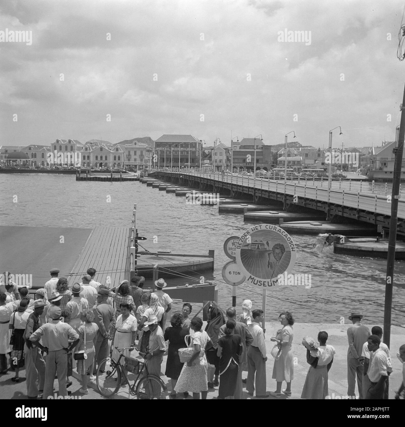 Ponton willemstad curacao Banque d'images noir et blanc - Alamy