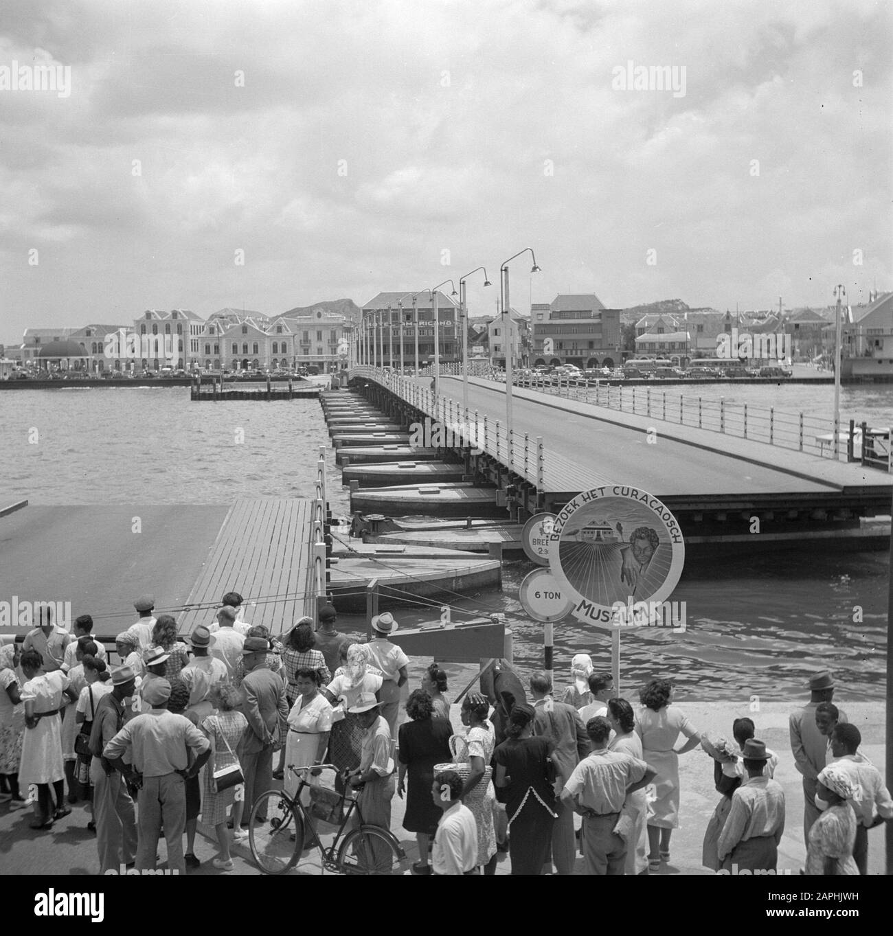 Ponton willemstad curacao Banque d'images noir et blanc - Alamy