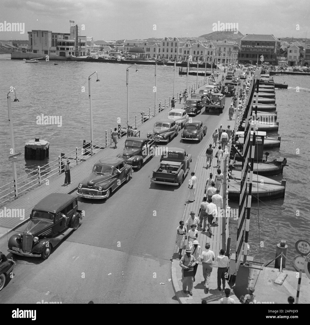 Queen emma bridge curacao Banque d'images noir et blanc - Alamy