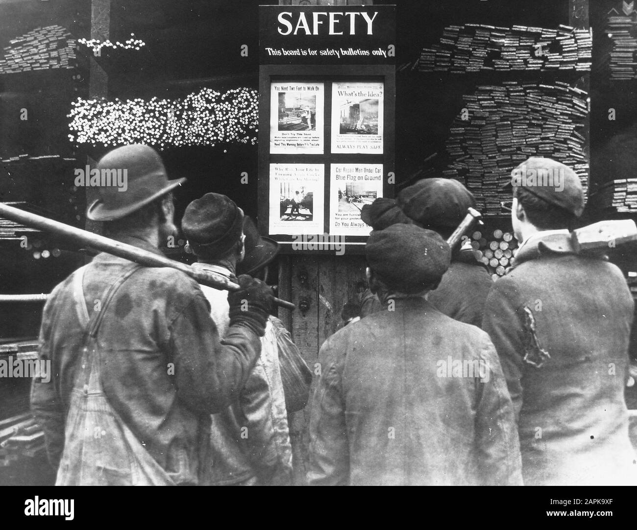 Travailleurs de la plaque Banque d'images noir et blanc - Alamy