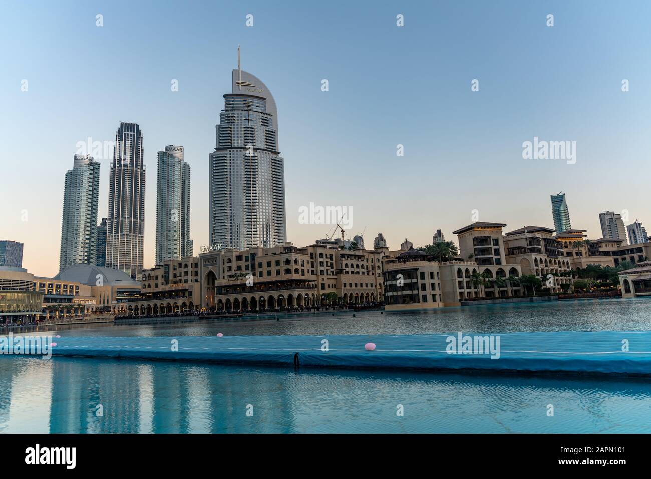 Burj khalifa et souq al bahar Banque de photographies et d’images à ...