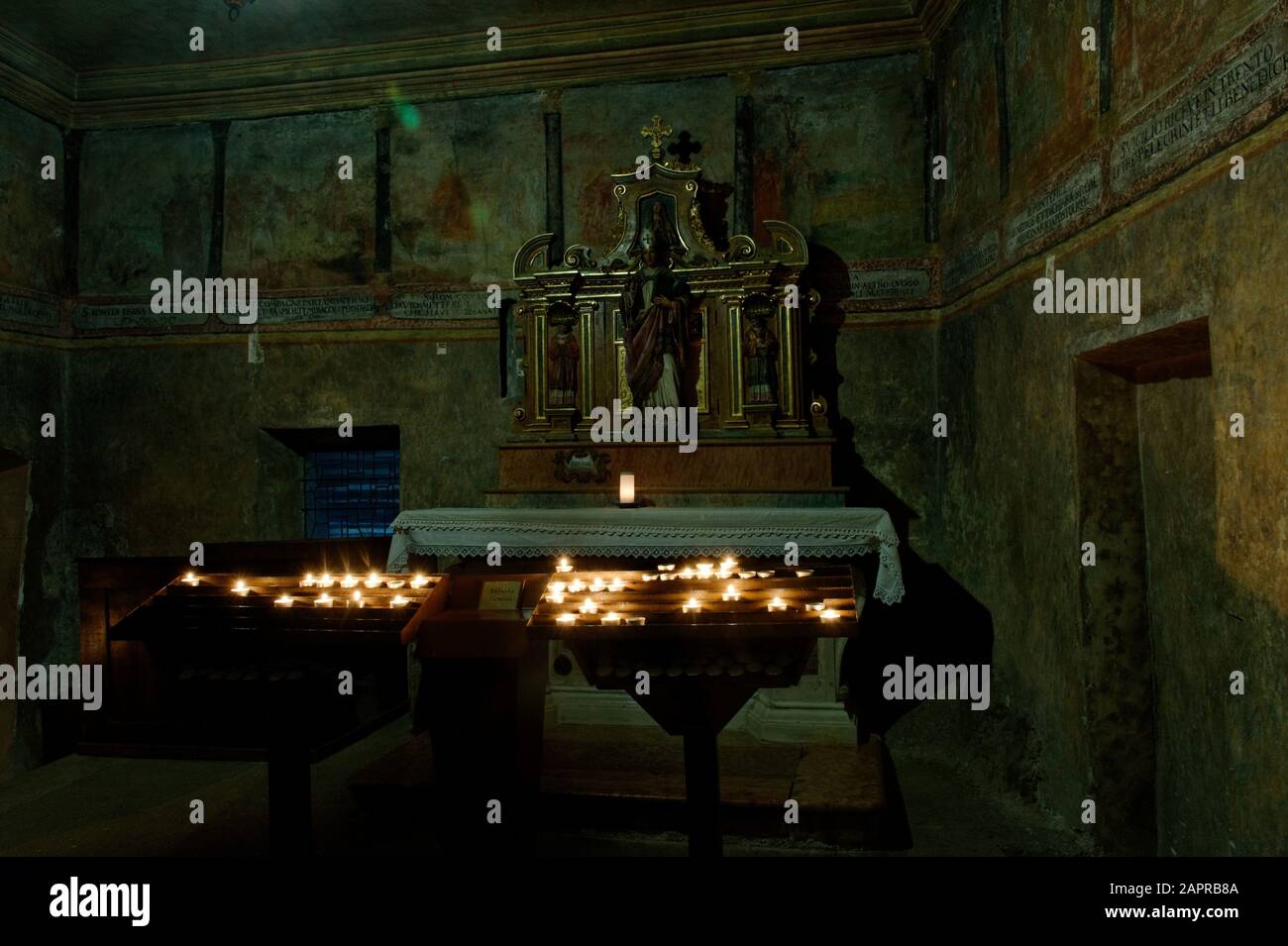 Santuario di san romedio Banque de photographies et d’images à haute ...