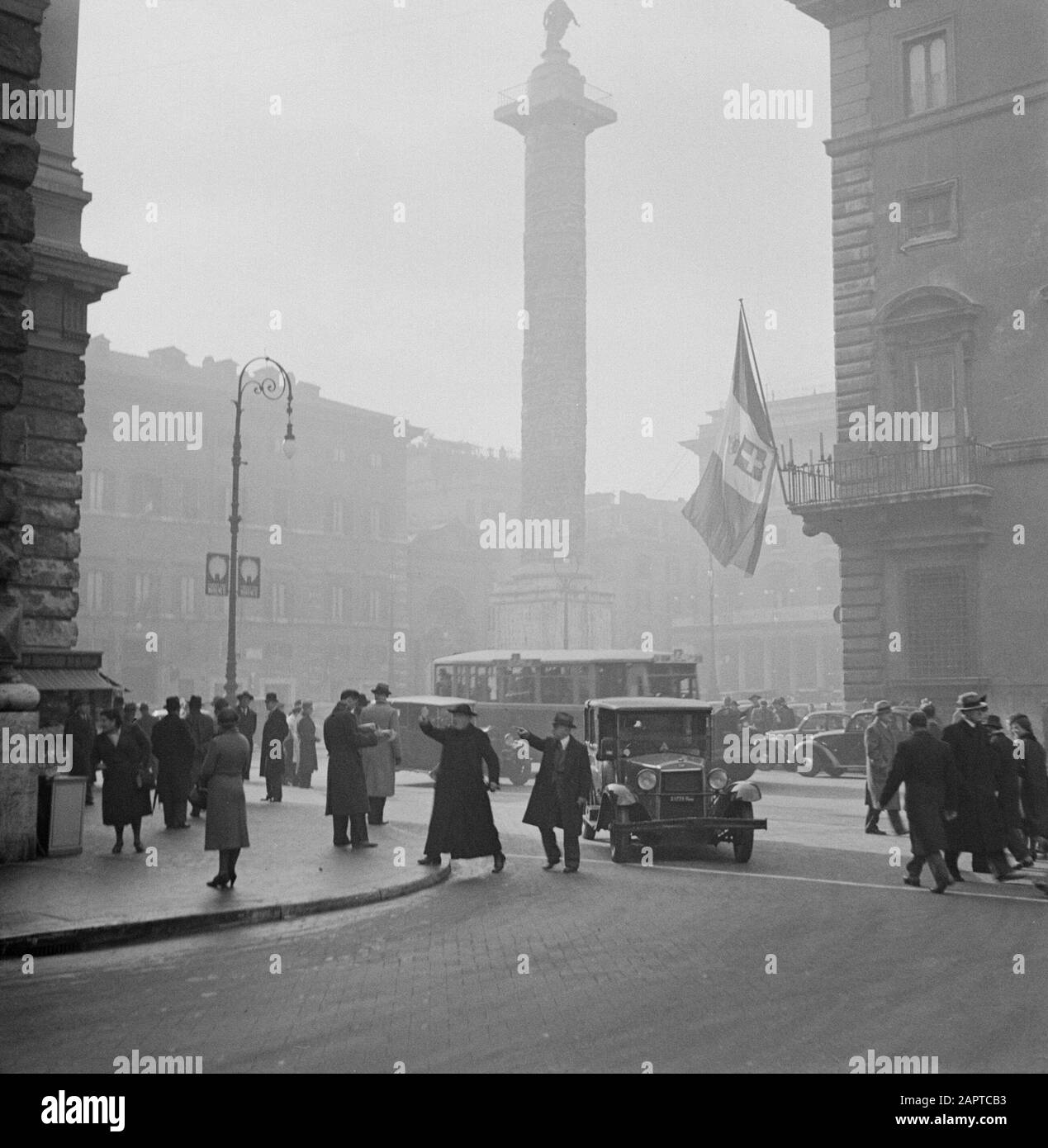 Salut fasciste salutation Banque de photographies et d’images à haute ...