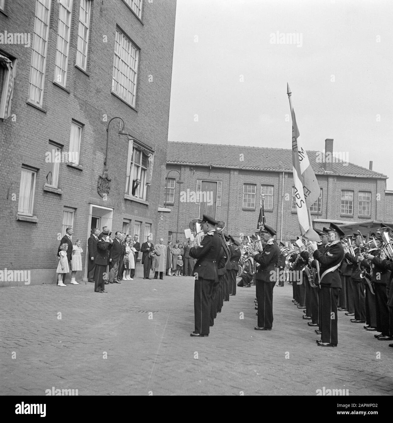 50 ans fabrique de cigares Karel i Eindhoven le corps de musique joue ...